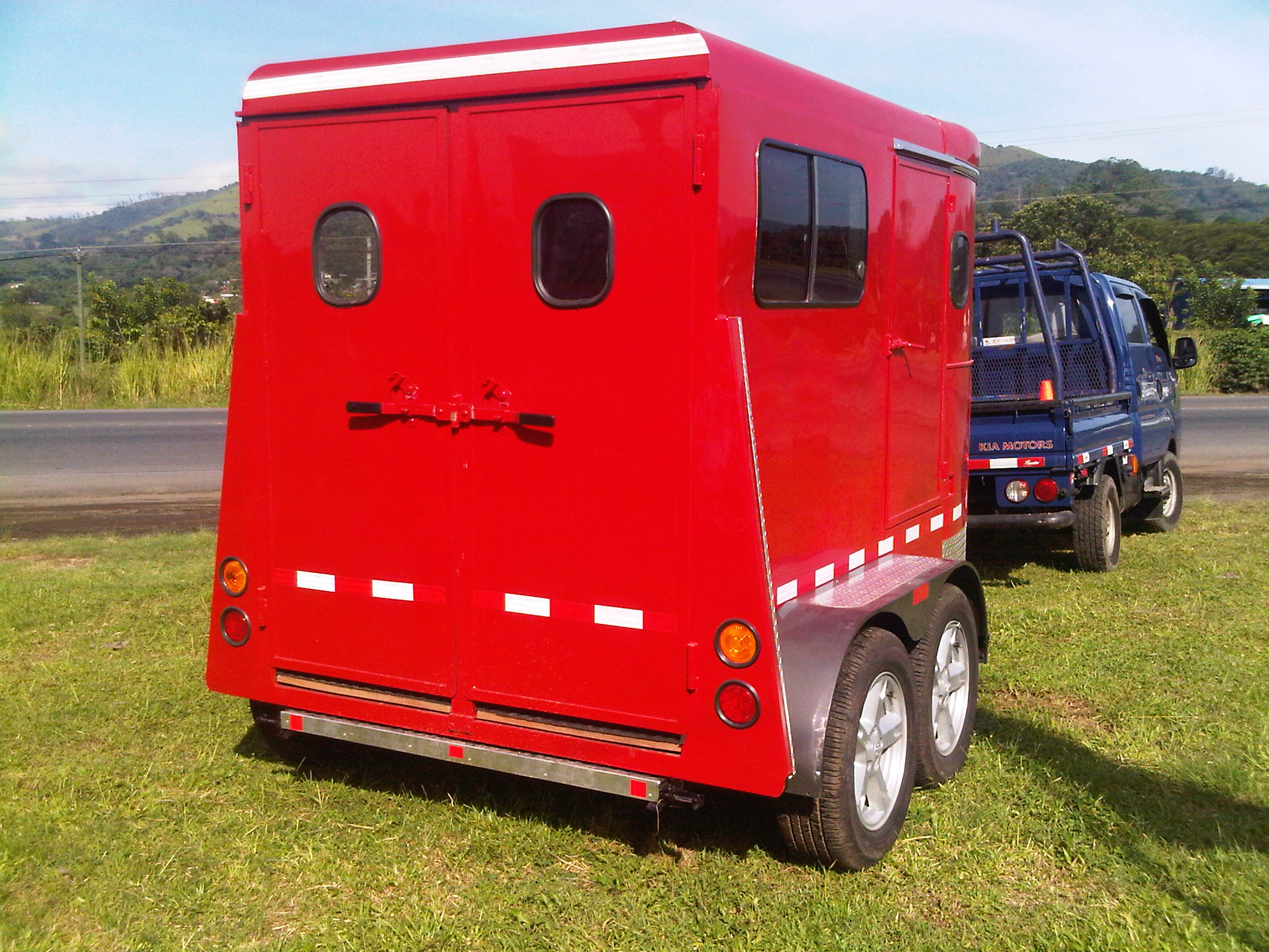 Trailer para caballos - Carrocerías y Remolques El Veloz