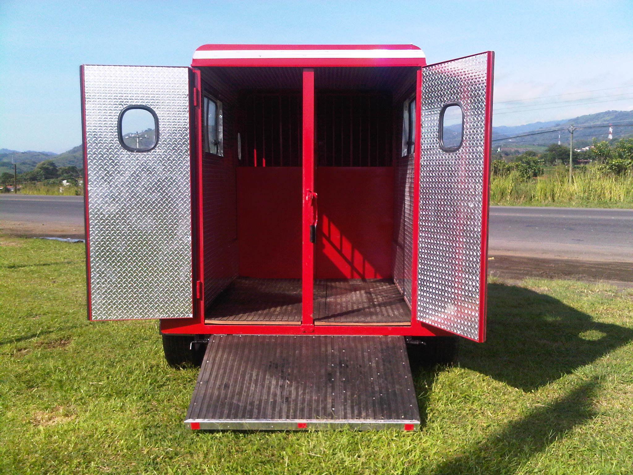 Trailer para caballos - Carrocerías y Remolques El Veloz