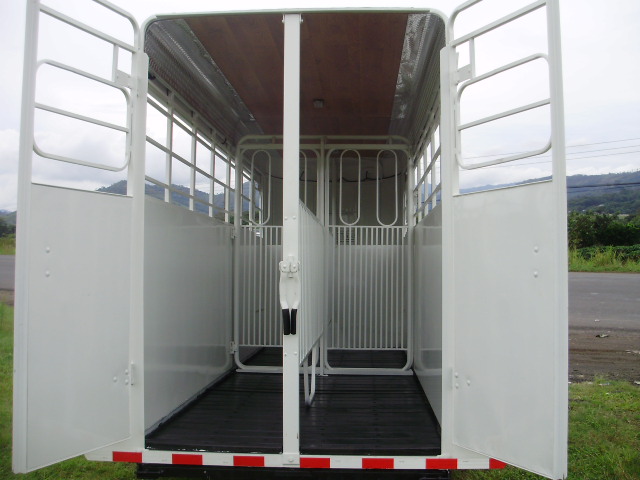 Trailer para caballos - Carrocerías y Remolques El Veloz