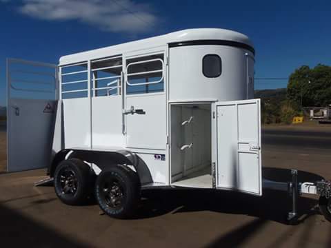 Trailer para caballos - Carrocerías y Remolques El Veloz