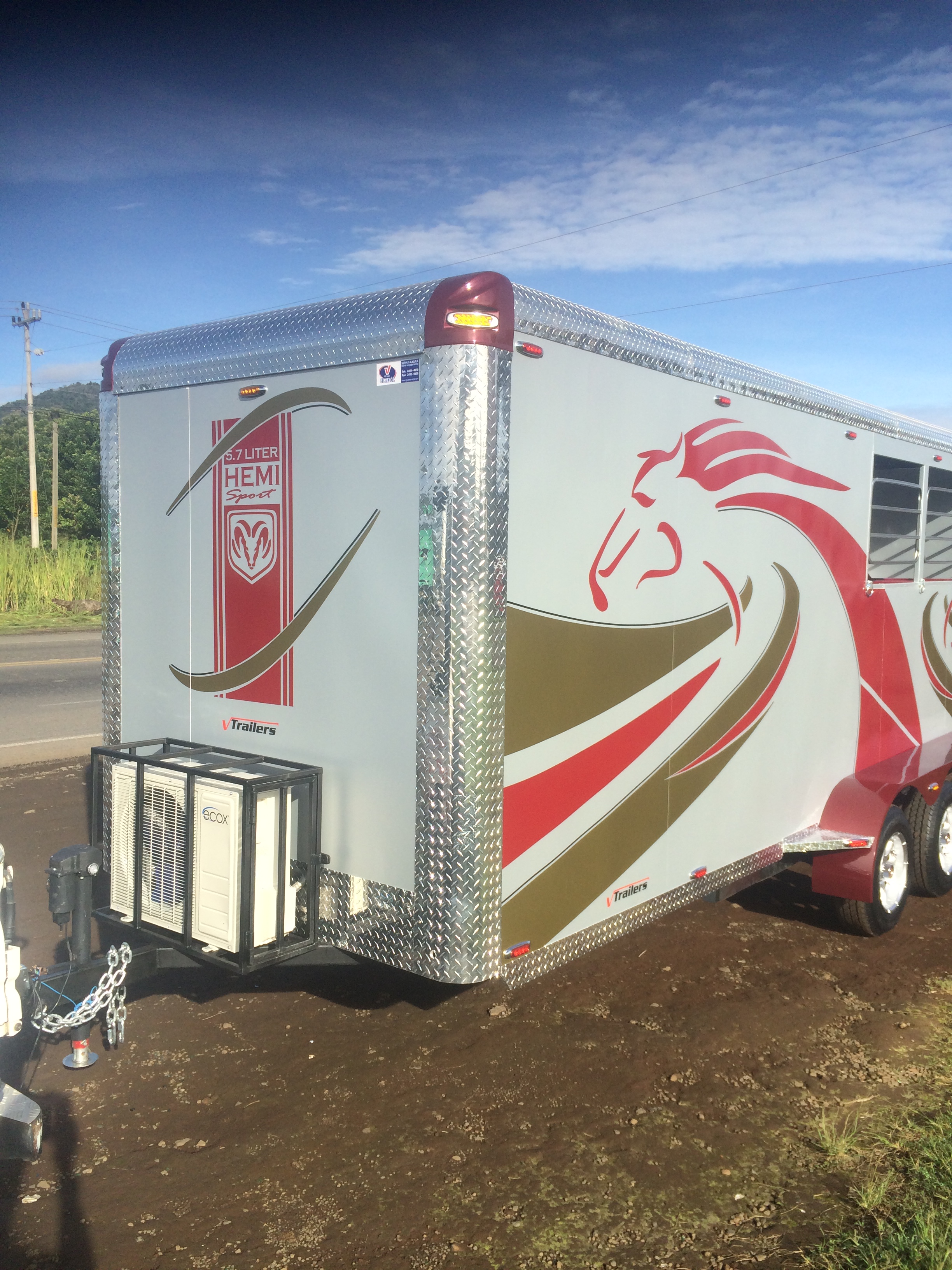 Trailer para caballos - Carrocerías y Remolques El Veloz