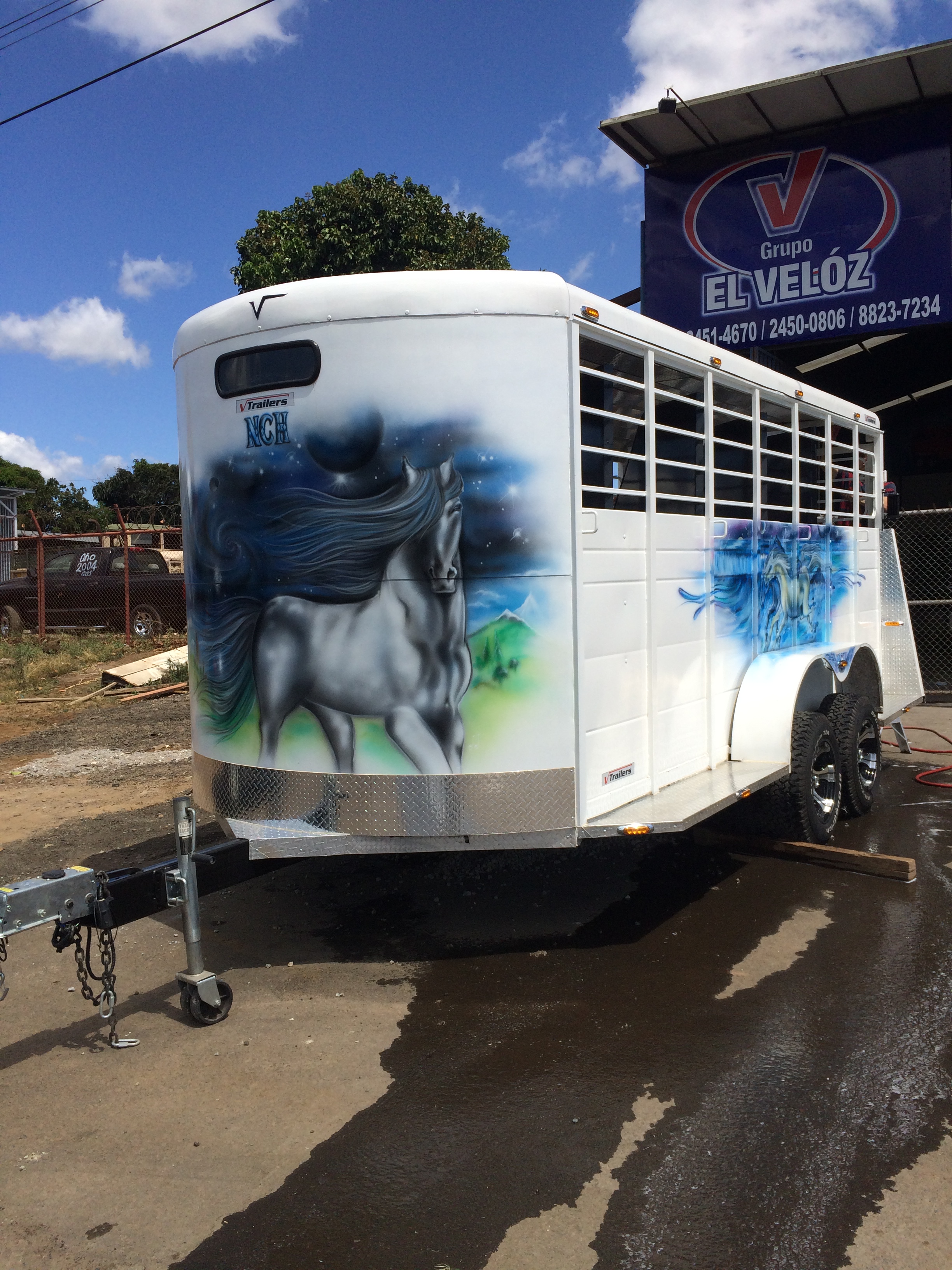 Trailer para caballos - Carrocerías y Remolques El Veloz
