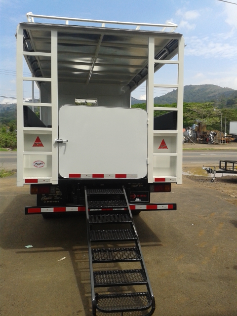 Trailers especiales - Carrocerías y Remolques El Veloz