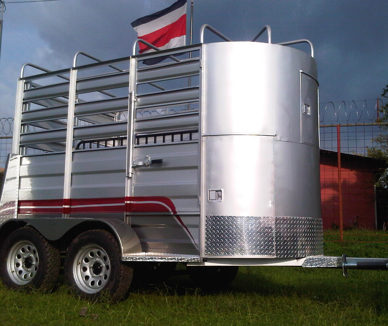 Trailer para caballos - Carrocerías y Remolques El Veloz
