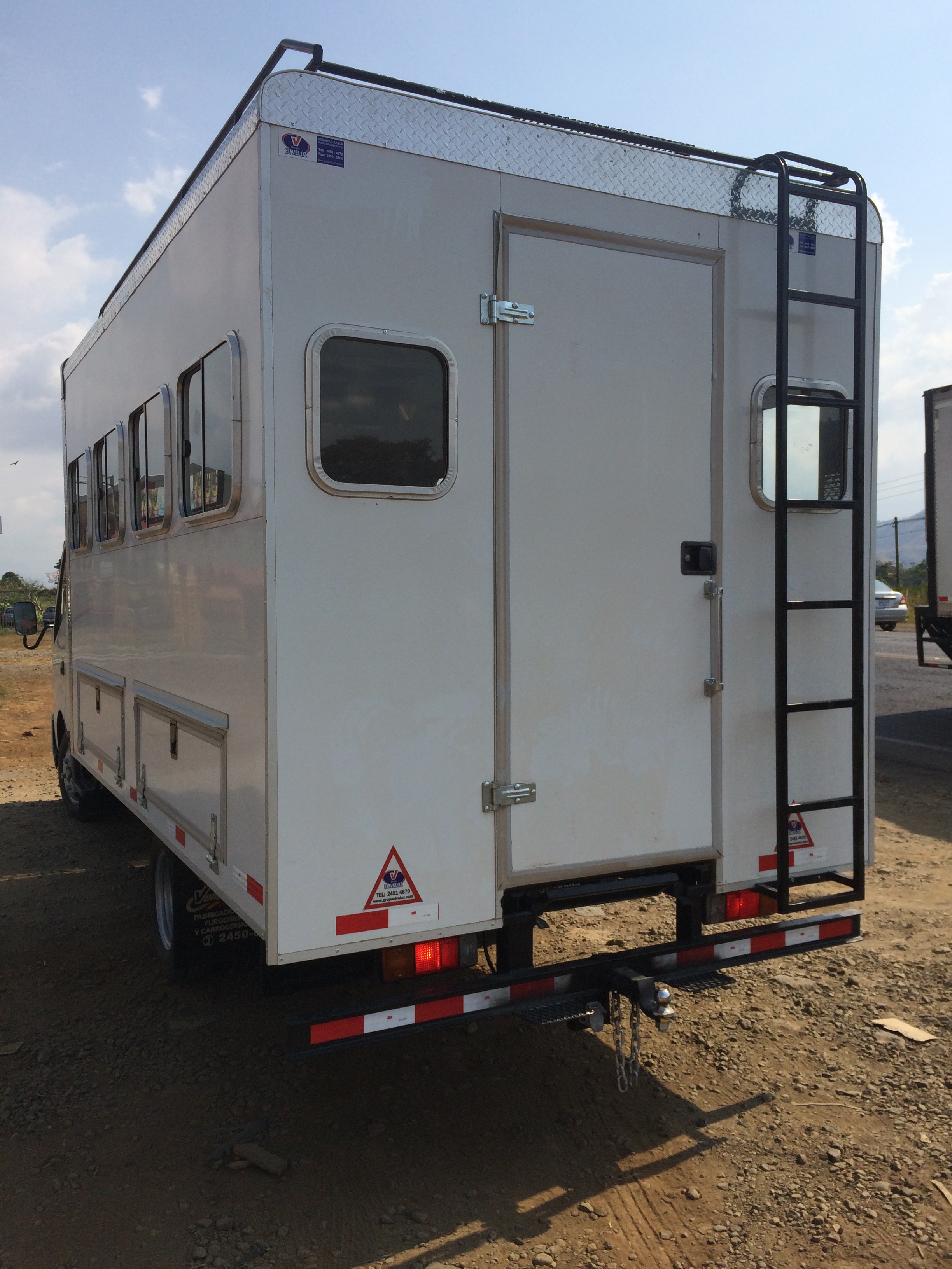 Trailers especiales - Carrocerías y Remolques El Veloz