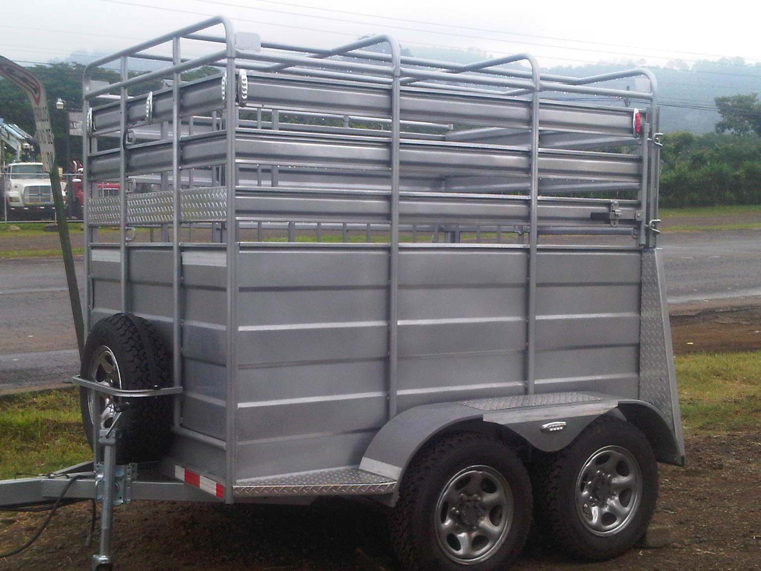 Trailer para caballos - Carrocerías y Remolques El Veloz